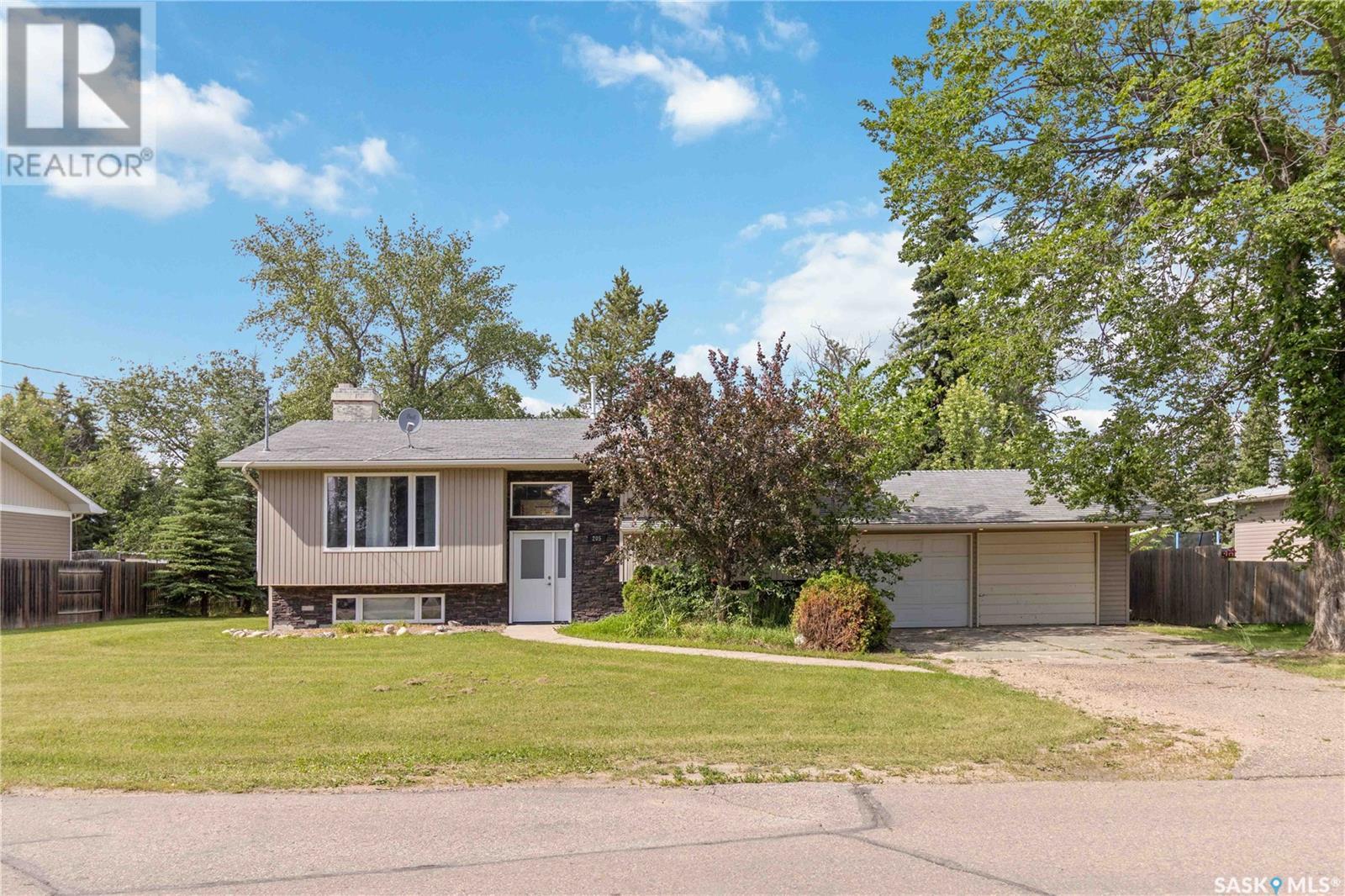 For sale: 205 Main STREET, Waldheim, Saskatchewan S0K4R0 - SK012535 ...