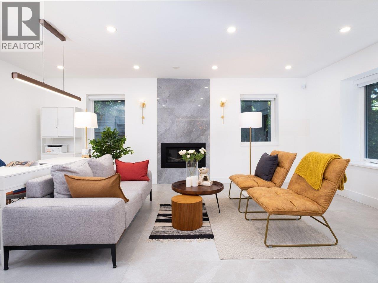 For sale: 4283 CAPILANO ROAD, North Vancouver, British Columbia V7R4J6 ...