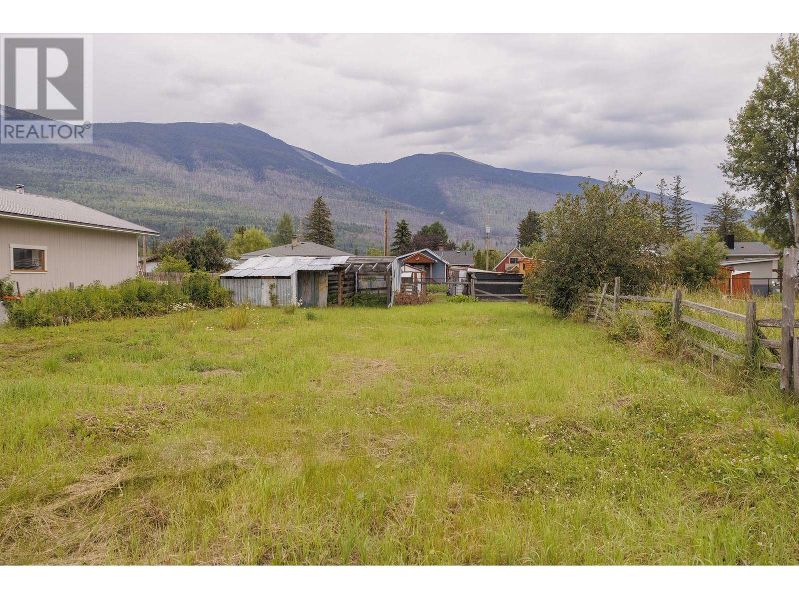 For sale: 874 3RD AVENUE, McBride, British Columbia V0J2E0 - R3028085 ...