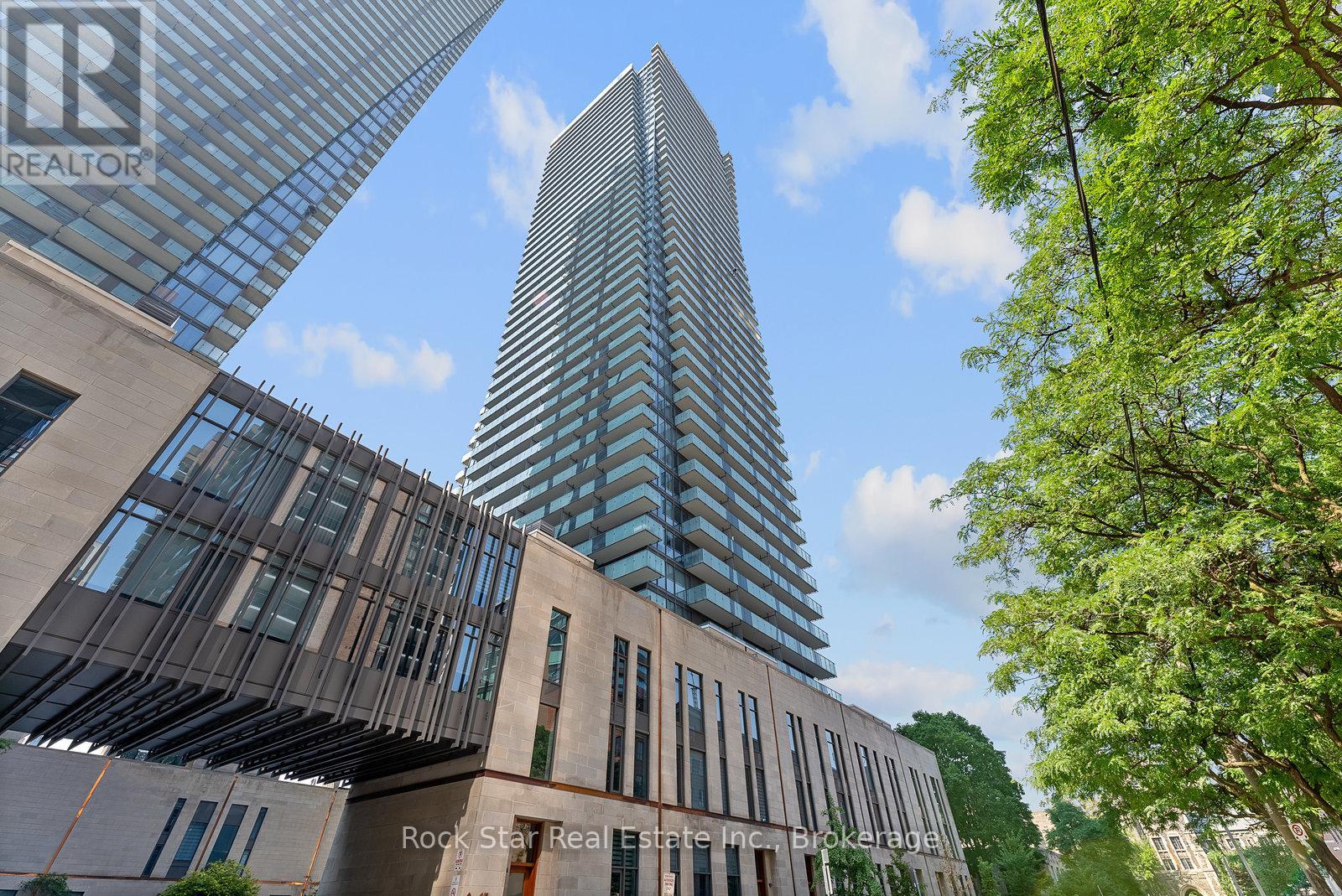 à Vendre 2604 65 St Mary Street Toronto Bay Street Corridor