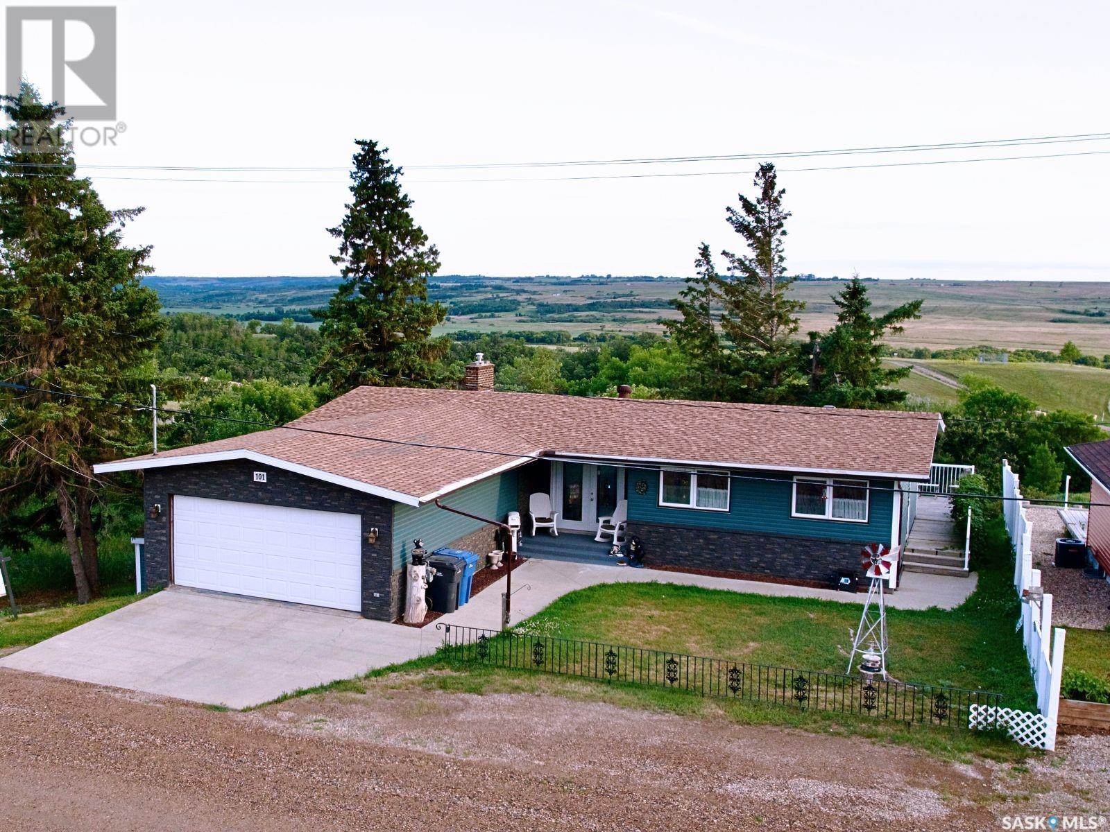 For sale: 101 Fraser AVENUE, Oxbow, Saskatchewan S0C0B6 - SK003902 ...