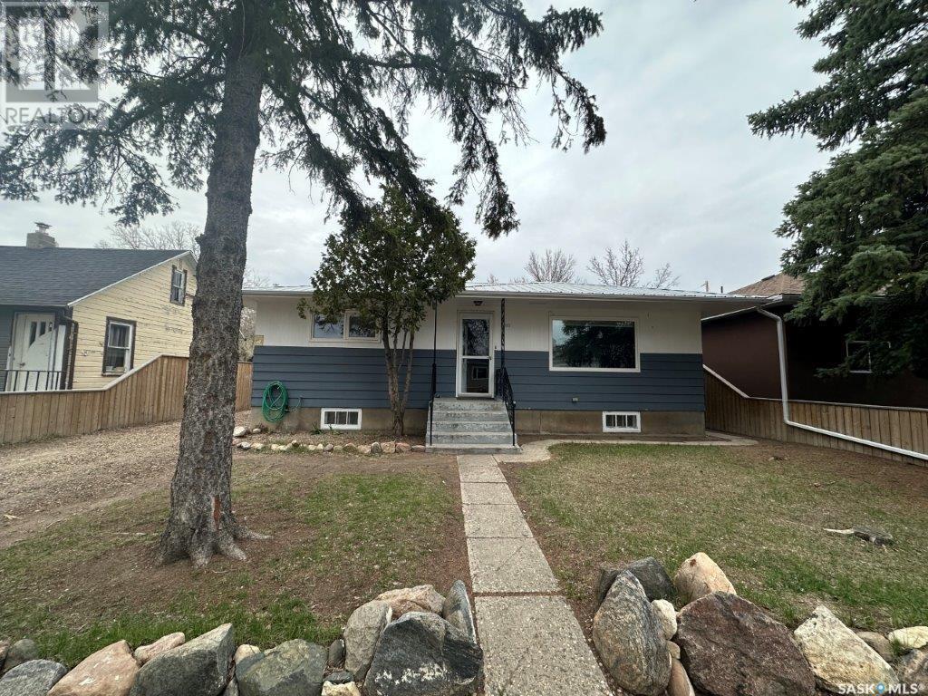 For sale: 117 4th AVENUE E, Eatonia, Saskatchewan S0L0Y0 - SK013241 ...