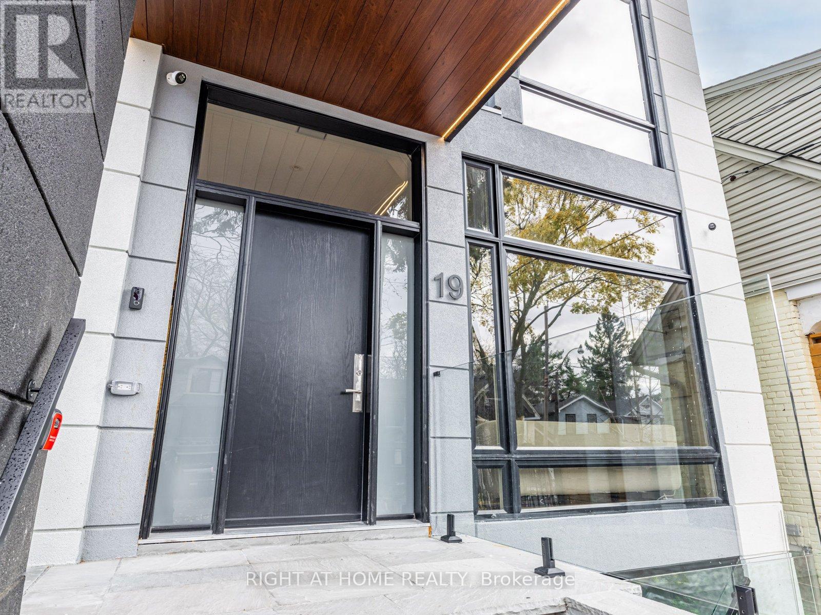 For rent: 19 DEVON ROAD, Toronto (East End-Danforth), Ontario M4E2J7 ...