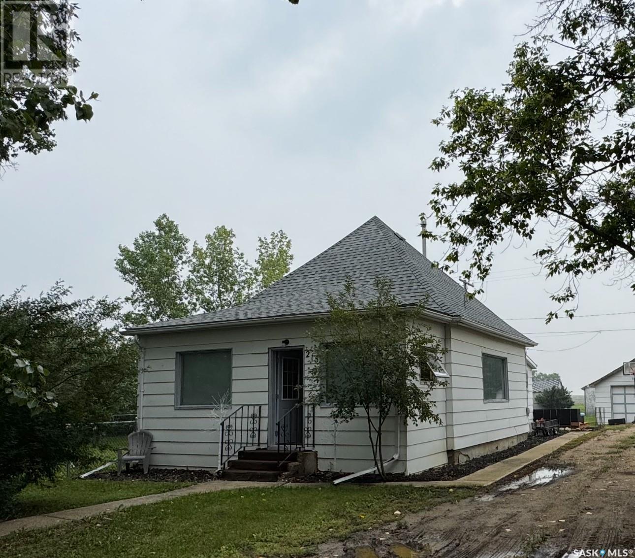 For sale: 215 Kerry STREET, Limerick, Saskatchewan S0H2P0 - SK013477 ...