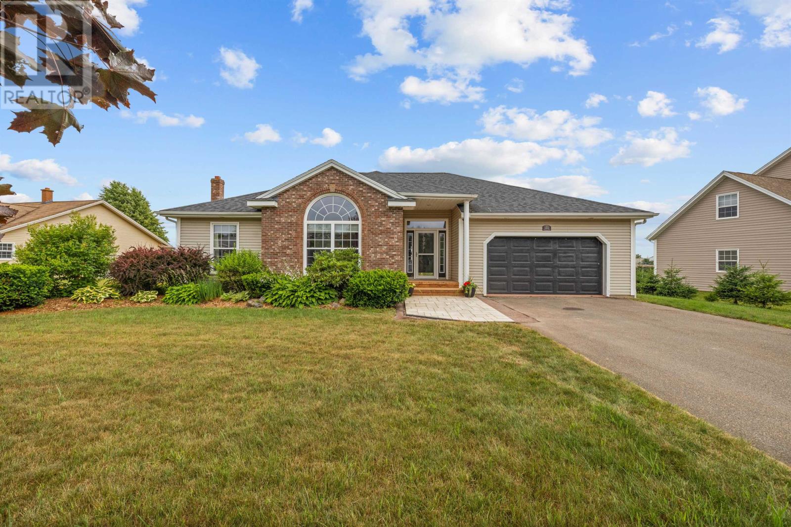 For sale: 102 Primrose Drive, Cornwall, Prince Edward Island C0A1H4 ...