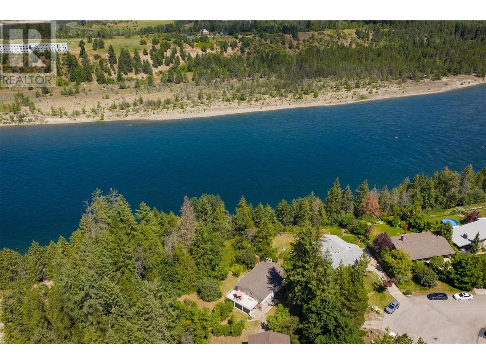 For sale: 1669 Ridgewood Drive, Castlegar, British Columbia V1N2L5 ...