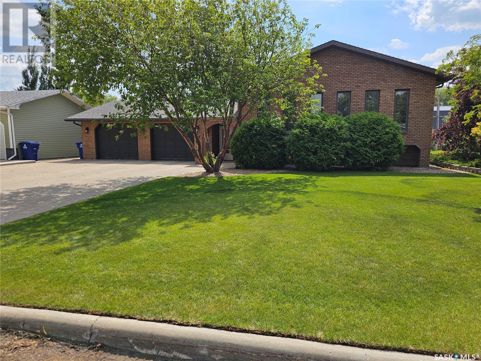 For sale: 124 8th AVENUE W, Unity, Saskatchewan S0K4L0 - SK013340 ...