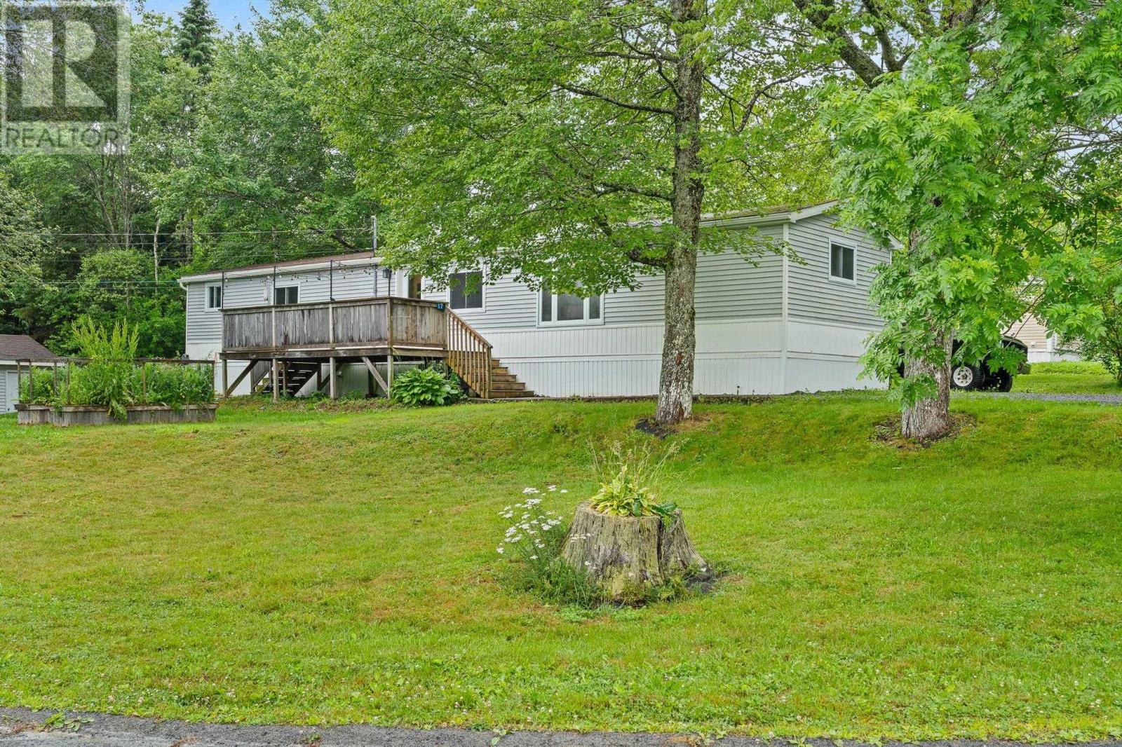 17 Norman Lake Road, Mount Uniacke, Nova Scotia B0N1Z0 | REALTOR.ca