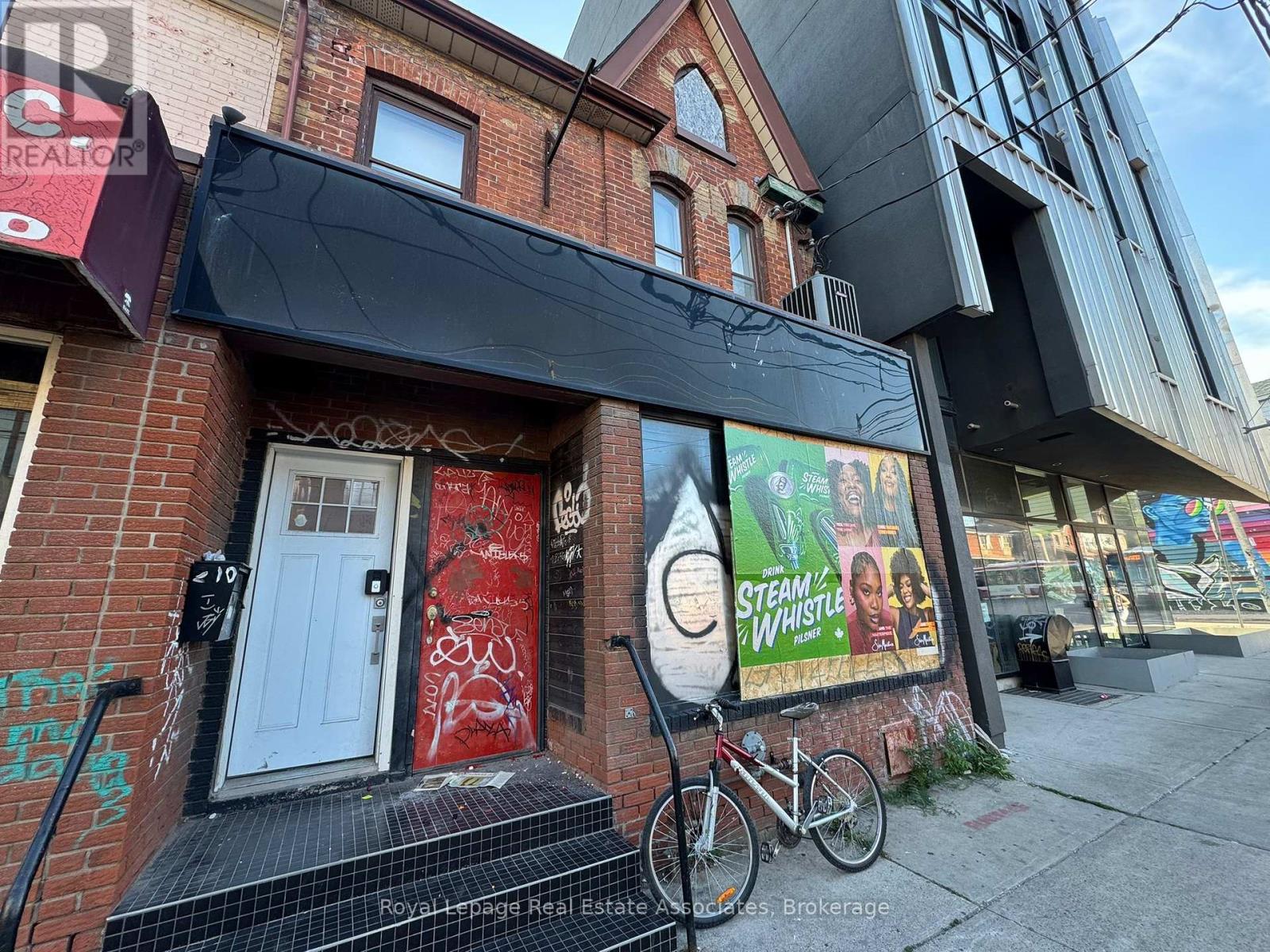 For rent: MAIN FLOOR - 200 BATHURST STREET, Toronto (Trinity-Bellwoods ...