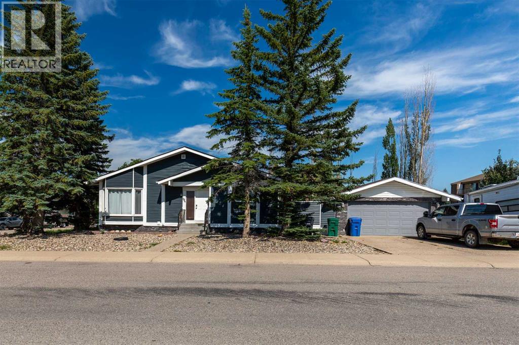 For sale: 194 Pensacola Court W, Lethbridge, Alberta T1K4R6 - A2243090 ...