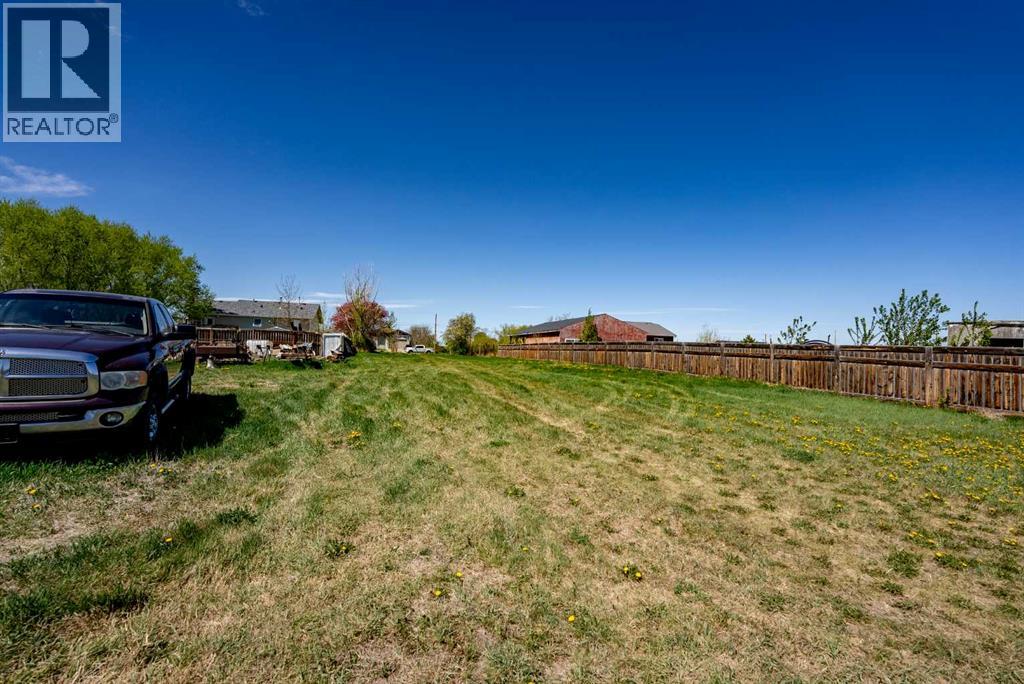 For sale: 255N 300W, Raymond, Alberta T0K2S0 - A2218271 | REALTOR.ca