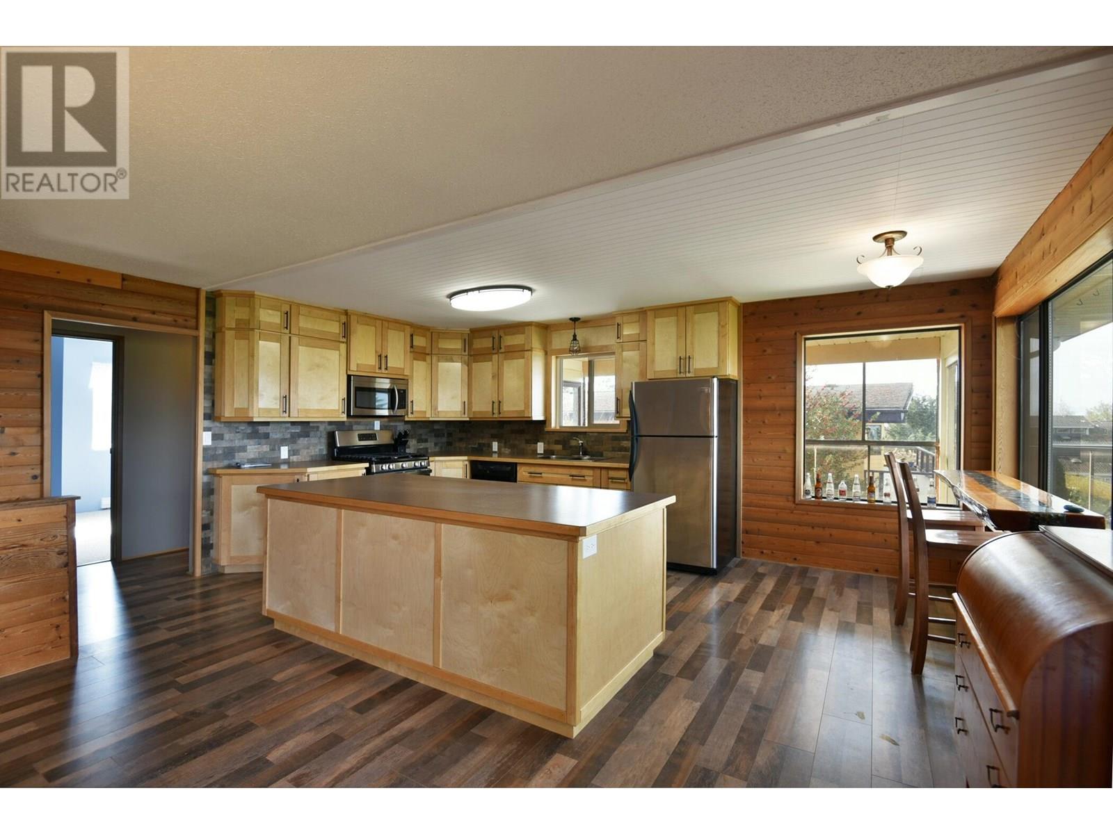 For sale: 4926 ARBUTUS ROAD, Sechelt, British Columbia V7Z0B8 - R3031425 | REALTOR.ca