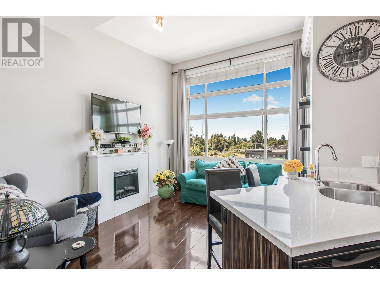 For sale: 604 22318 LOUGHEED HIGHWAY, Maple Ridge, British Columbia ...