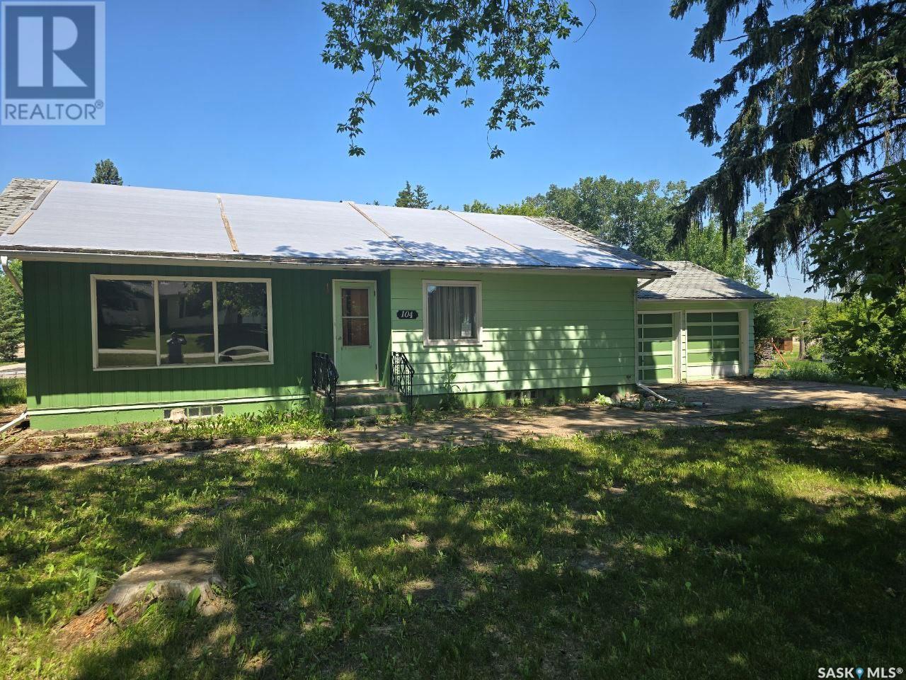 For sale: 104 Regional Park ROAD, Middle Lake, Saskatchewan S0K0J9 ...