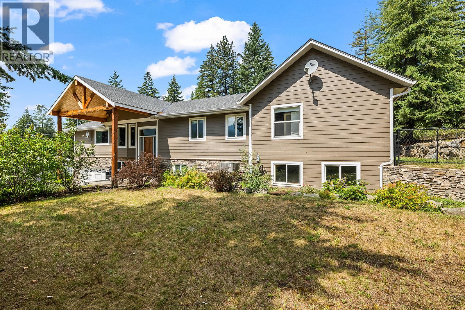 For sale: 7992 Falcon Ridge Crescent, Kelowna, British Columbia V1P1J2 ...