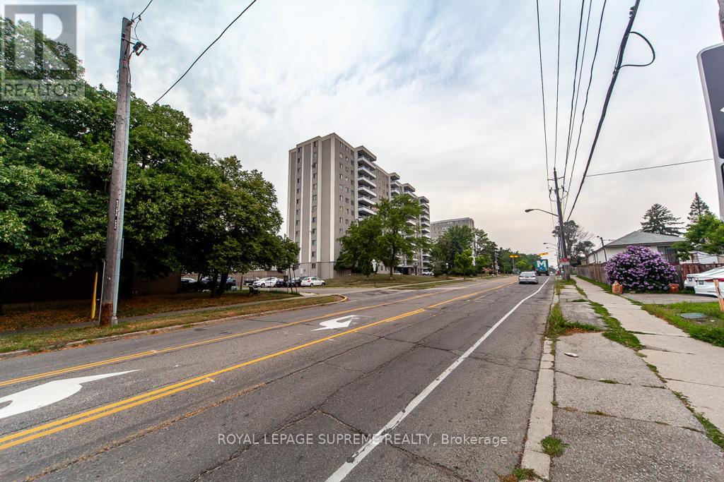 For sale: 908 - 940 CALEDONIA ROAD, Toronto (Yorkdale-Glen Park ...