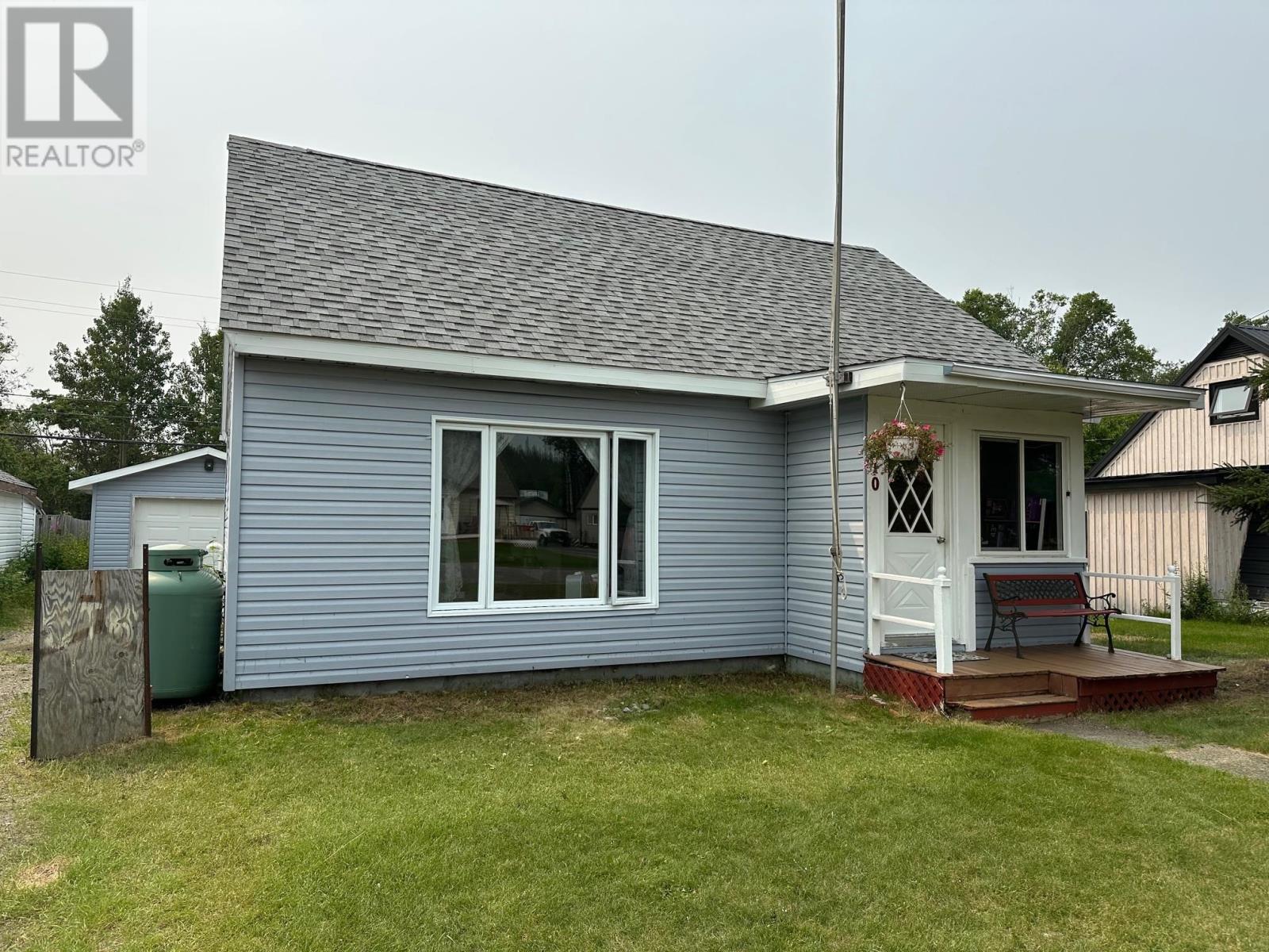 For sale: 10 Elizabeth AVE, Terrace Bay, Ontario P0T2W0 - TB252397 ...