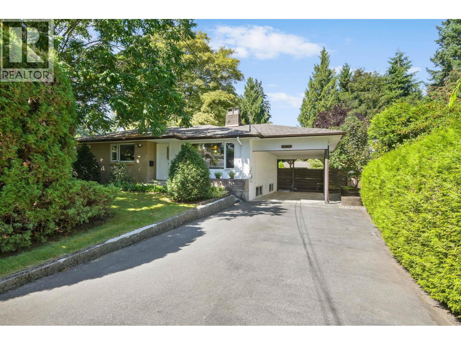 For sale: 11737 CARR STREET, Maple Ridge, British Columbia V2X5N1 ...