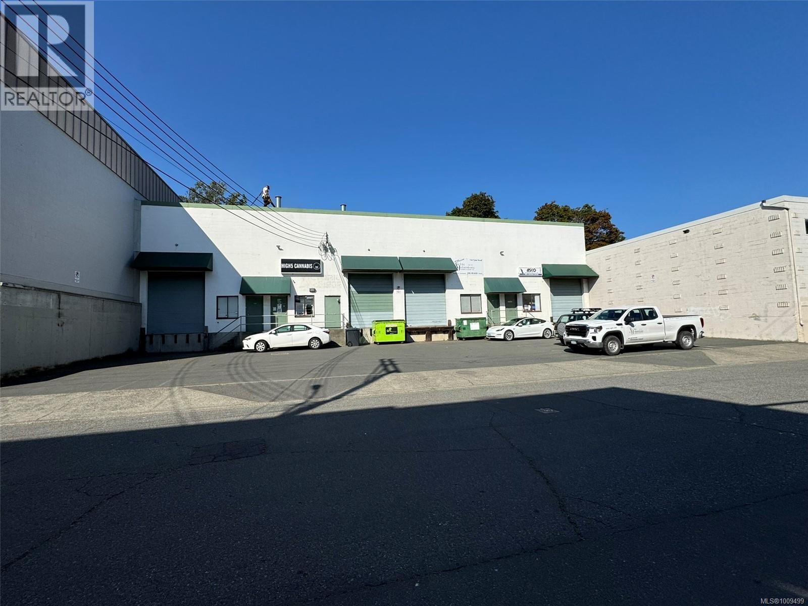 For lease: 734 Tyee Rd, Victoria, British Columbia V9A6X4 - 1009499 ...