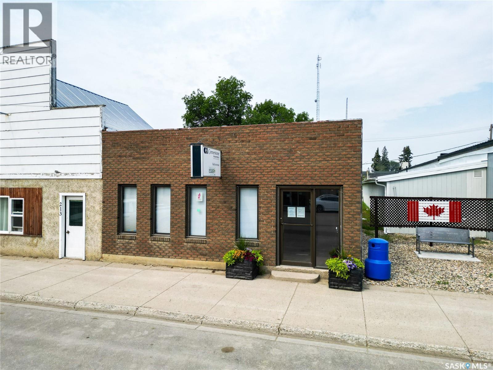 For sale: 215 Main STREET, Kinistino, Saskatchewan S0J1H0 - SK014711 ...