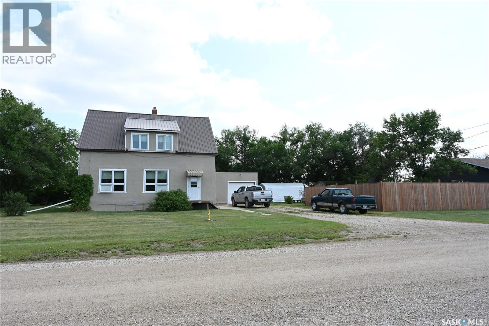 For sale: 111 3rd AVENUE, Hanley, Saskatchewan S0G2E0 - SK014879 ...