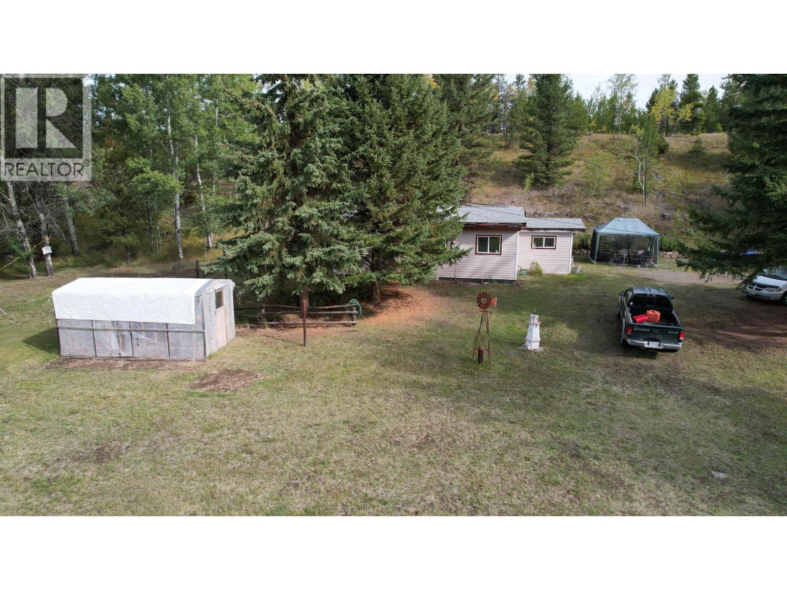 For sale: 8043 83 MILE ROAD, Lone Butte, British Columbia V0K2K1 ...