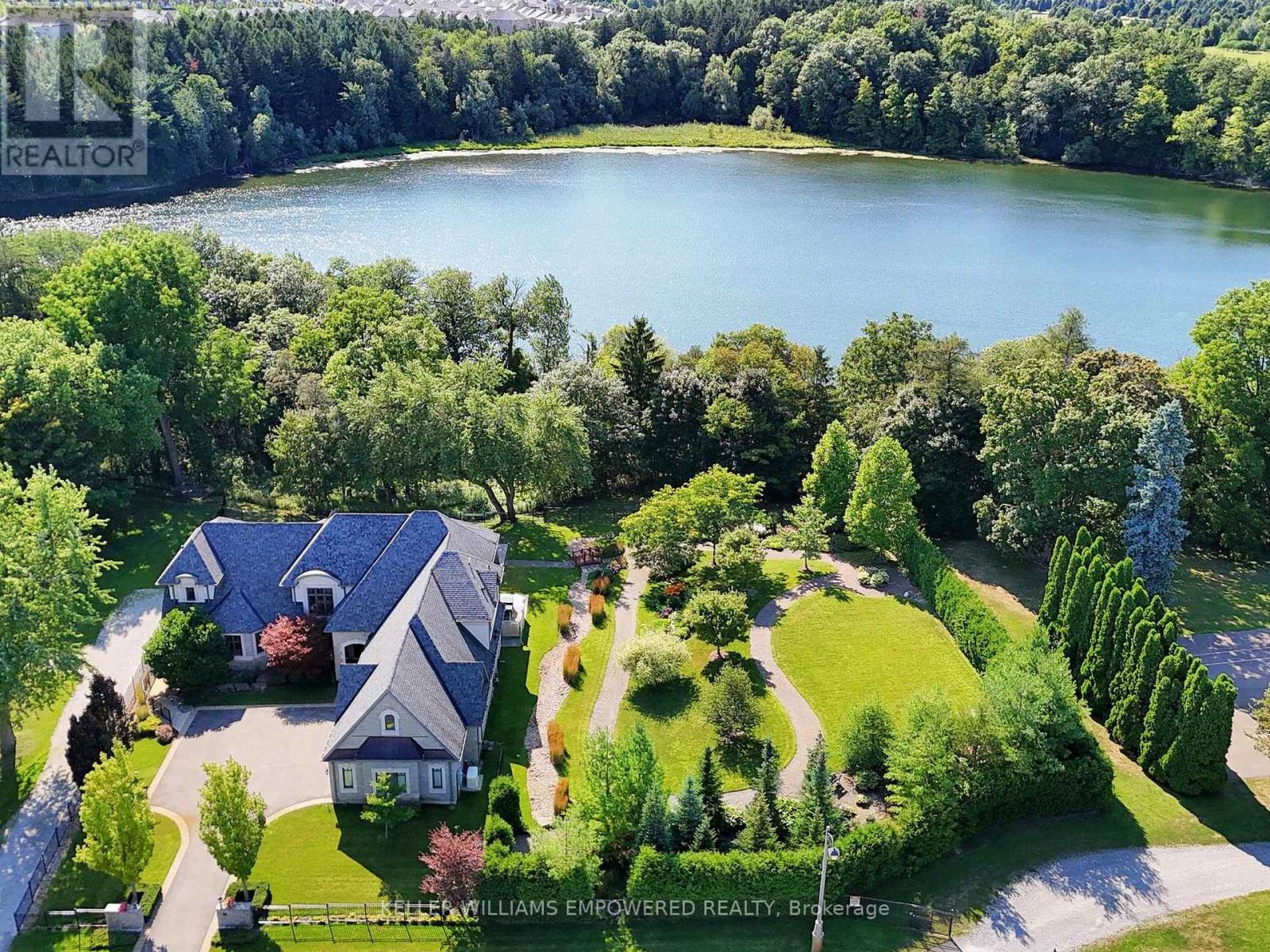 For sale: 12 MACLEOD ESTATE COURT, Richmond Hill (Jefferson), Ontario ...