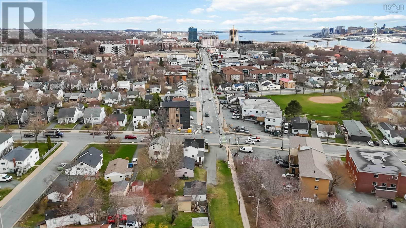 For sale: 33 Albro Lake Road, Dartmouth, Nova Scotia B3A3X9 - 202509365 ...