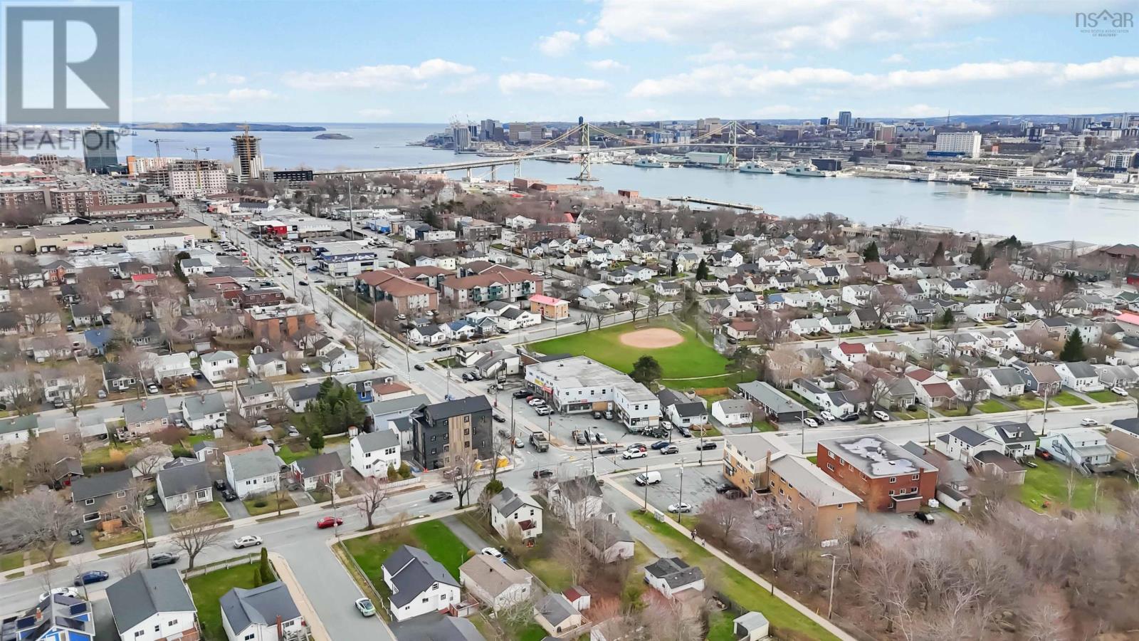 For sale: 33 Albro Lake Road, Dartmouth, Nova Scotia B3A3X9 - 202509365 ...