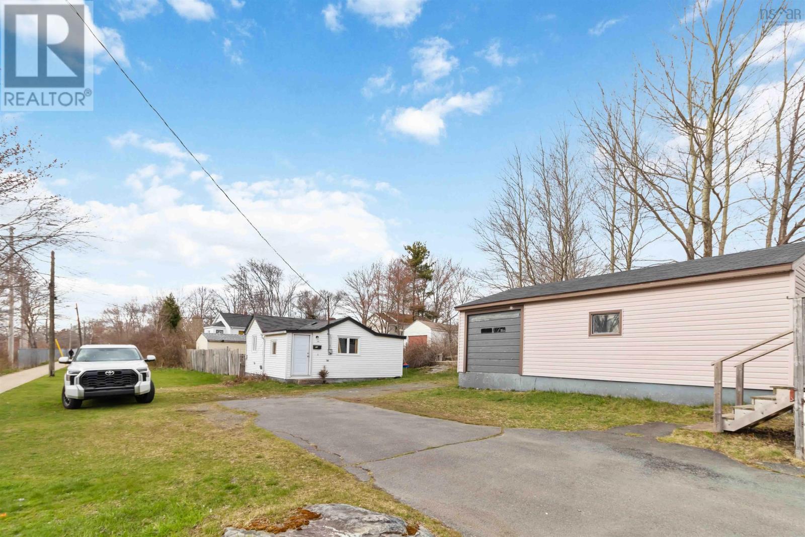 For sale: 33 Albro Lake Road, Dartmouth, Nova Scotia B3A3X9 - 202509365 ...