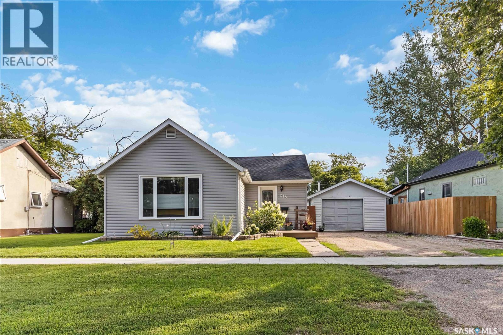 For sale: 218 2nd STREET E, Langham, Saskatchewan S0K2L0 - SK015044 ...