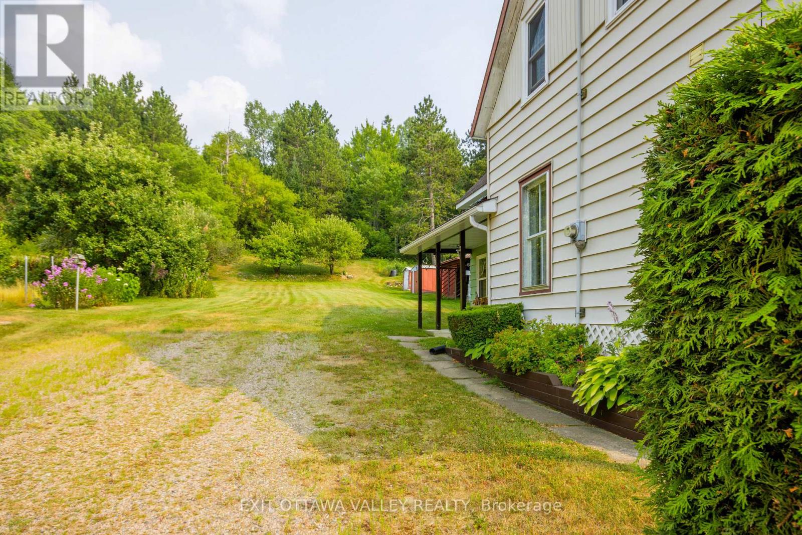 For sale: 53 BURCHAT STREET, Madawaska Valley, Ontario K0J2N0 ...