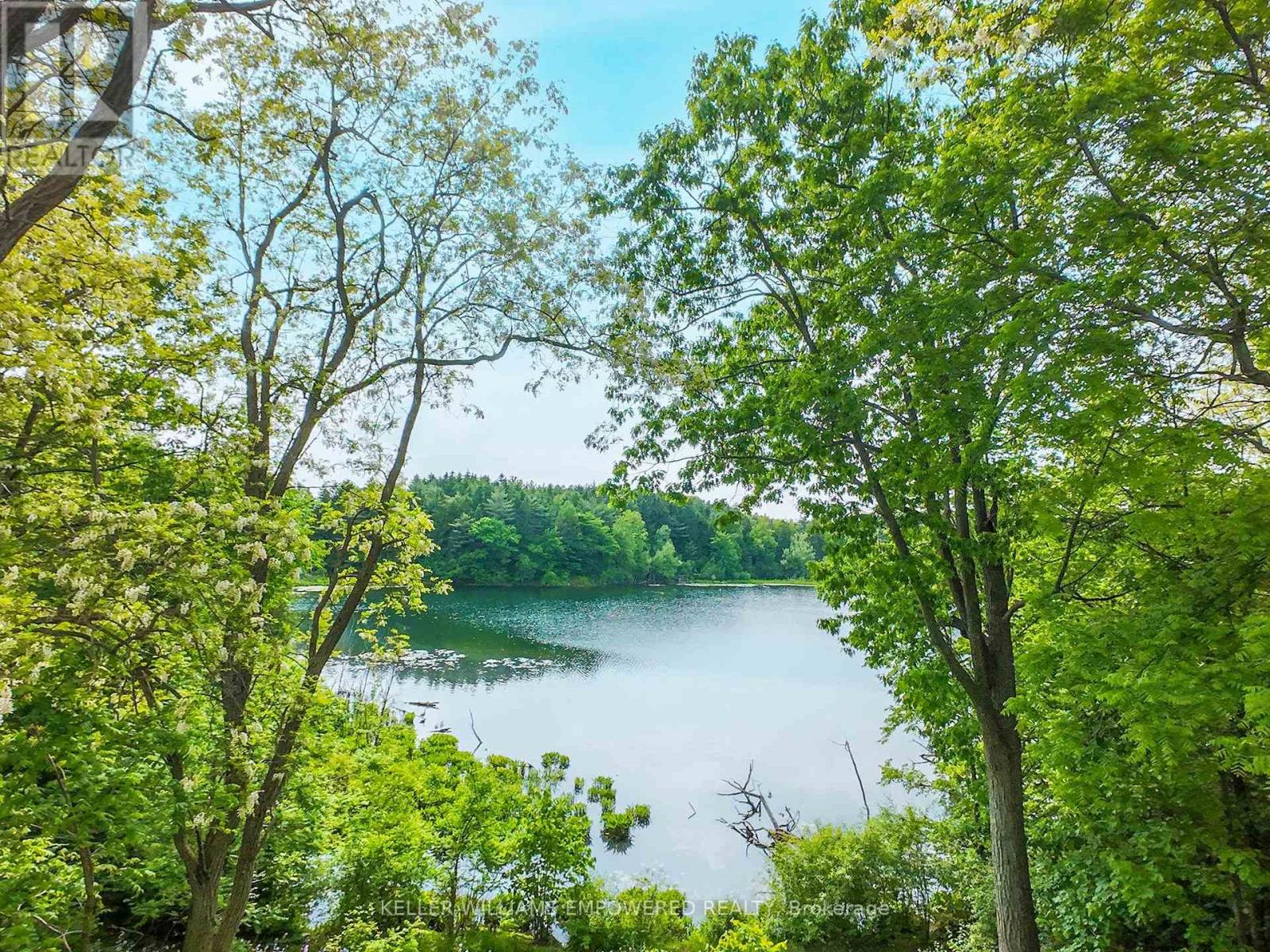 For sale: 8 MACLEOD ESTATE COURT, Richmond Hill (Jefferson), Ontario ...