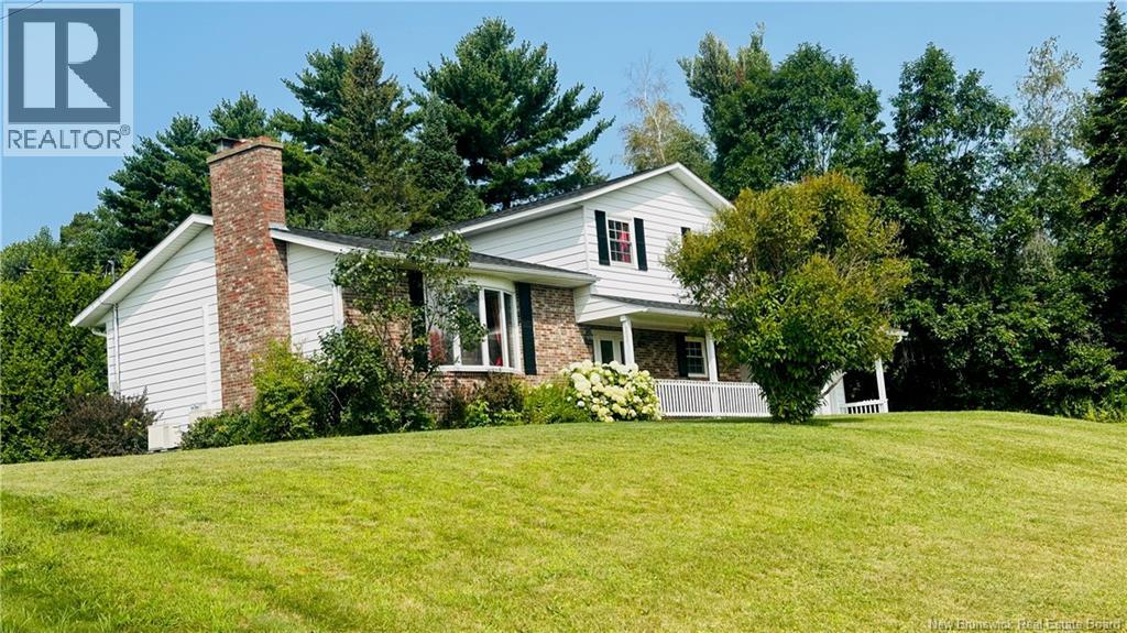 For sale: 131 Riverside Drive, Woodstock, New Brunswick E7M2P4 ...