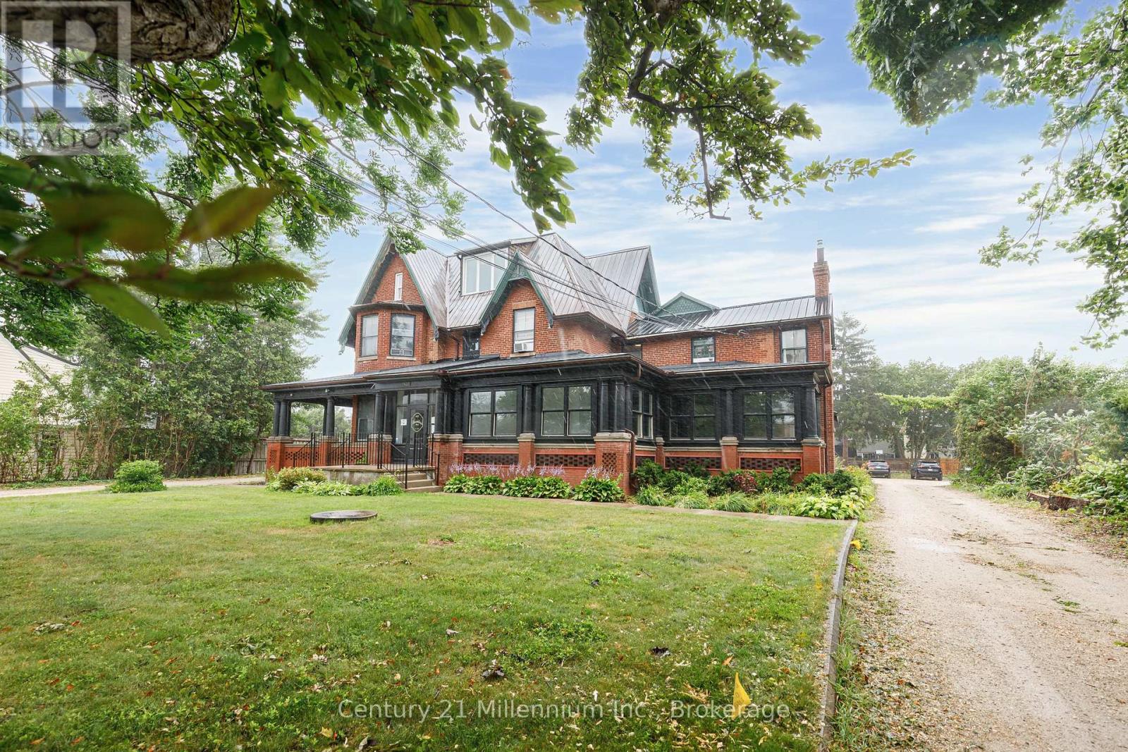 For sale: 637 HURONTARIO STREET, Collingwood, Ontario L9Y2N6 - S12337285 | REALTOR.ca