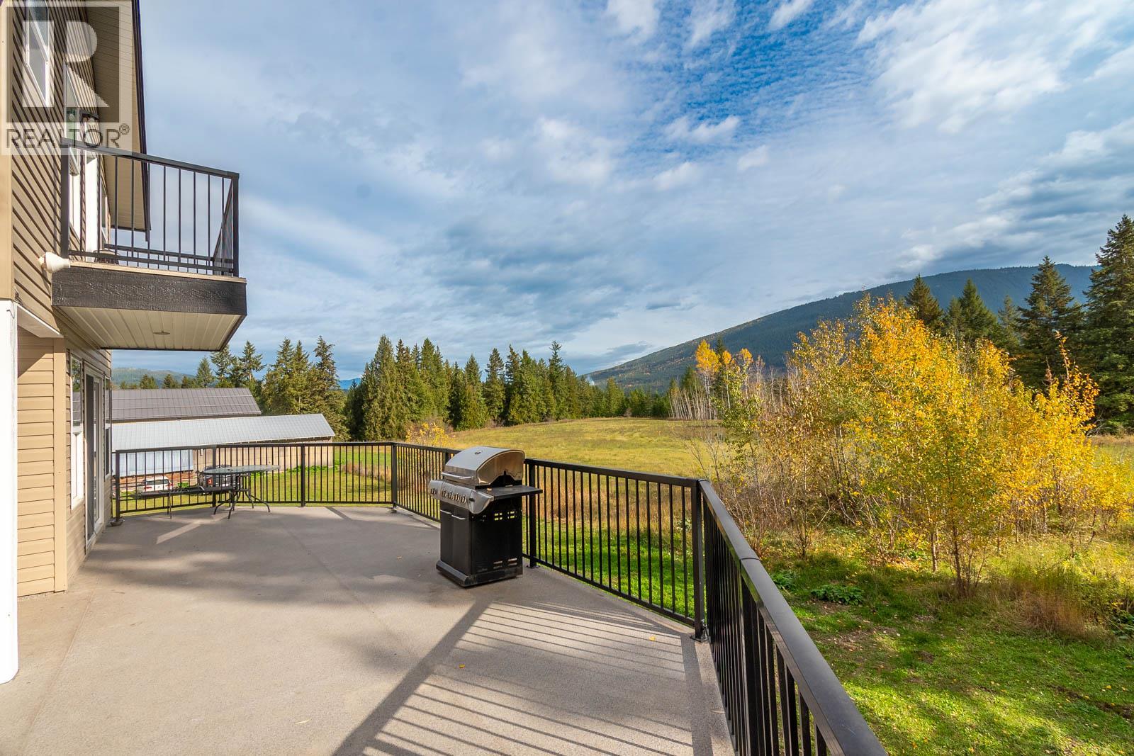 For sale: 2234 Tappen Notch Hill Road, Tappen, British Columbia V0E2W1 ...