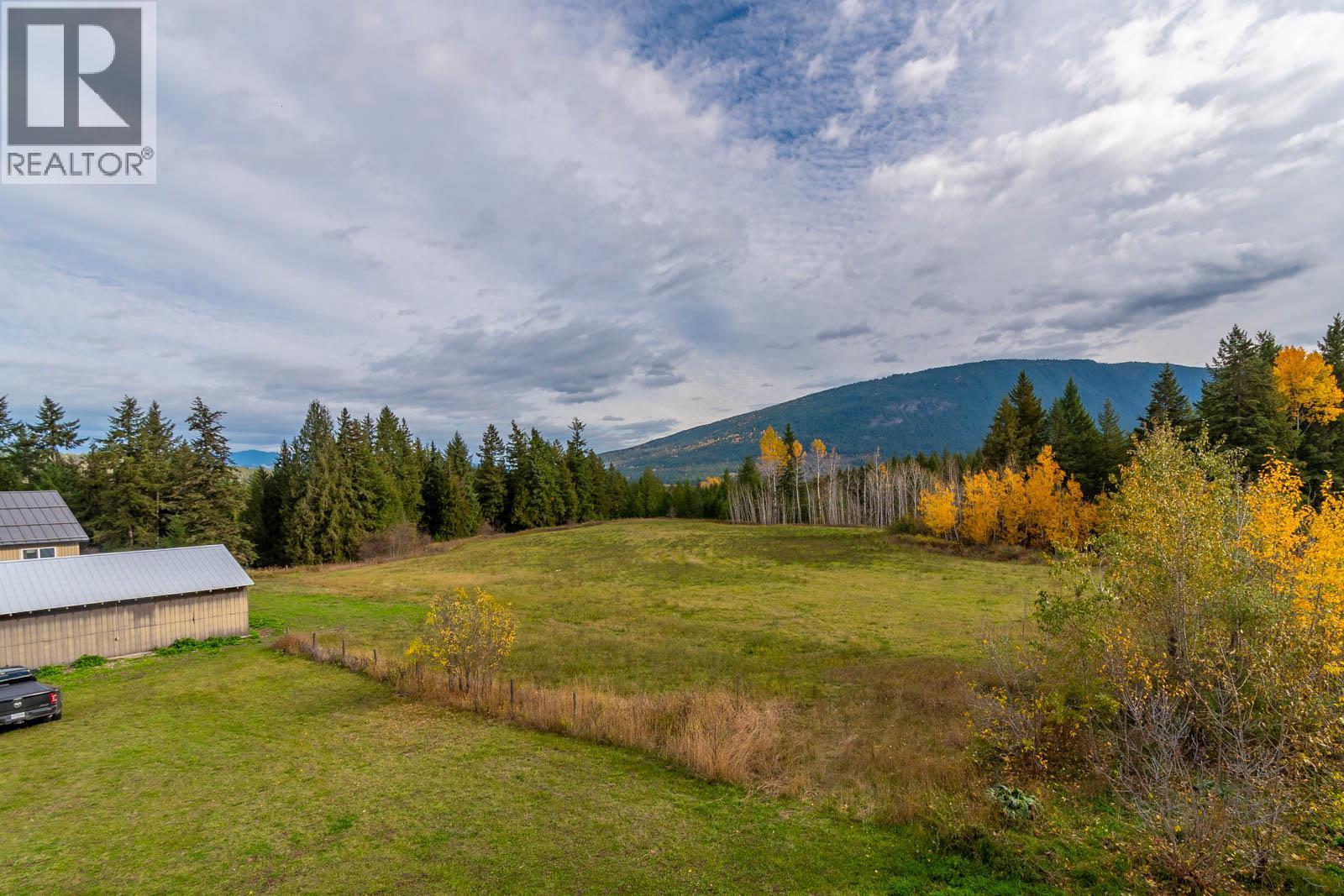 For sale: 2234 Tappen Notch Hill Road, Tappen, British Columbia V0E2W1 ...