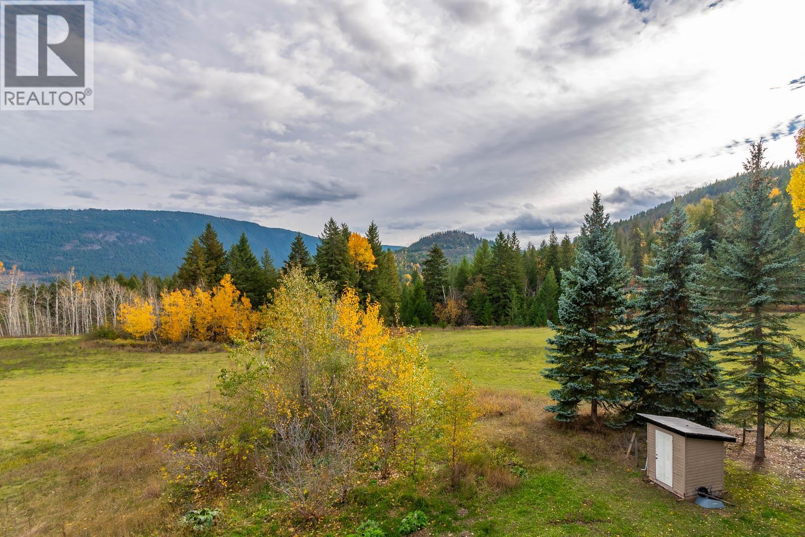 For sale: 2234 Tappen Notch Hill Road, Tappen, British Columbia V0E2W1 ...