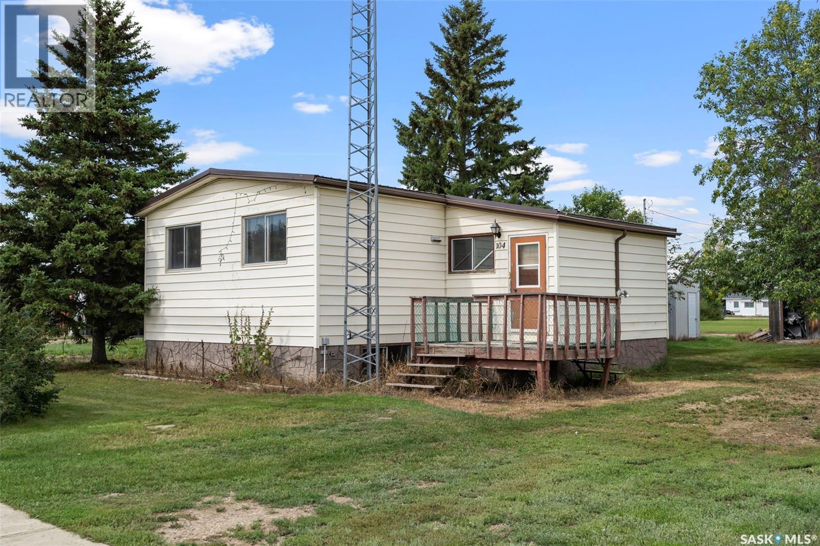 For sale: 104 1st AVENUE E, Landis, Saskatchewan S0K2K0 - SK015310 ...