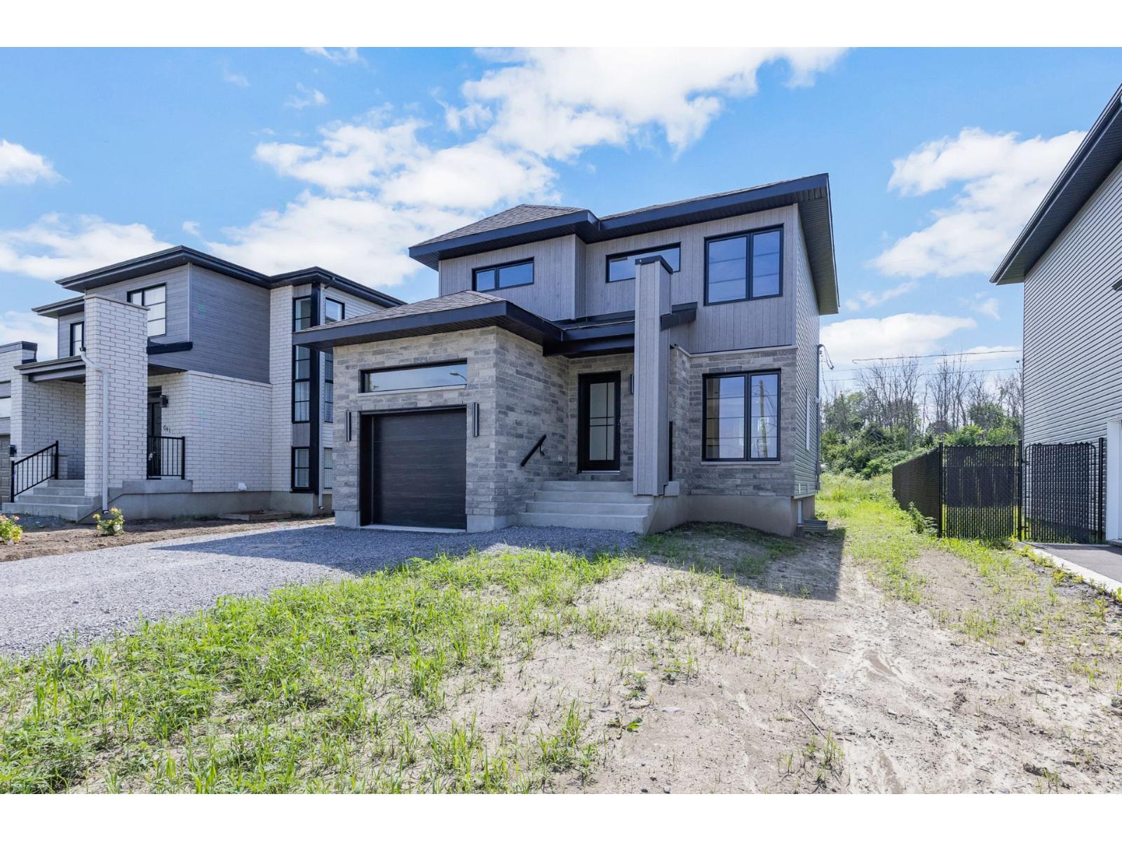 À vendre : Rue Marie-Uguay, Salaberry-de-Valleyfield, Québec J6S4C6 ...