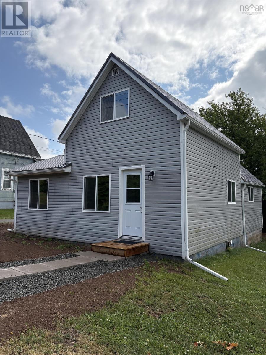 For sale: 33 Mechanic Street, Springhill, Nova Scotia B0M1X0 ...