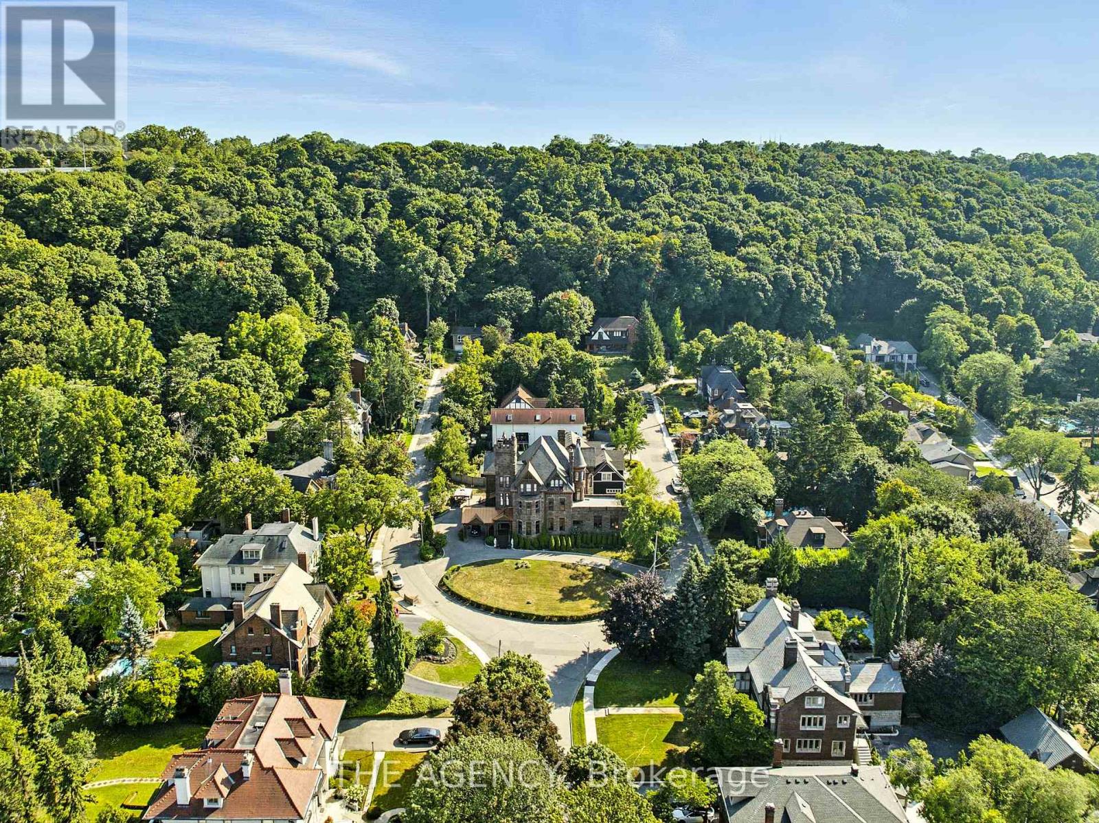 For sale: 26 RAVENSCLIFFE AVENUE, Hamilton (Durand), Ontario L8P3M4 ...