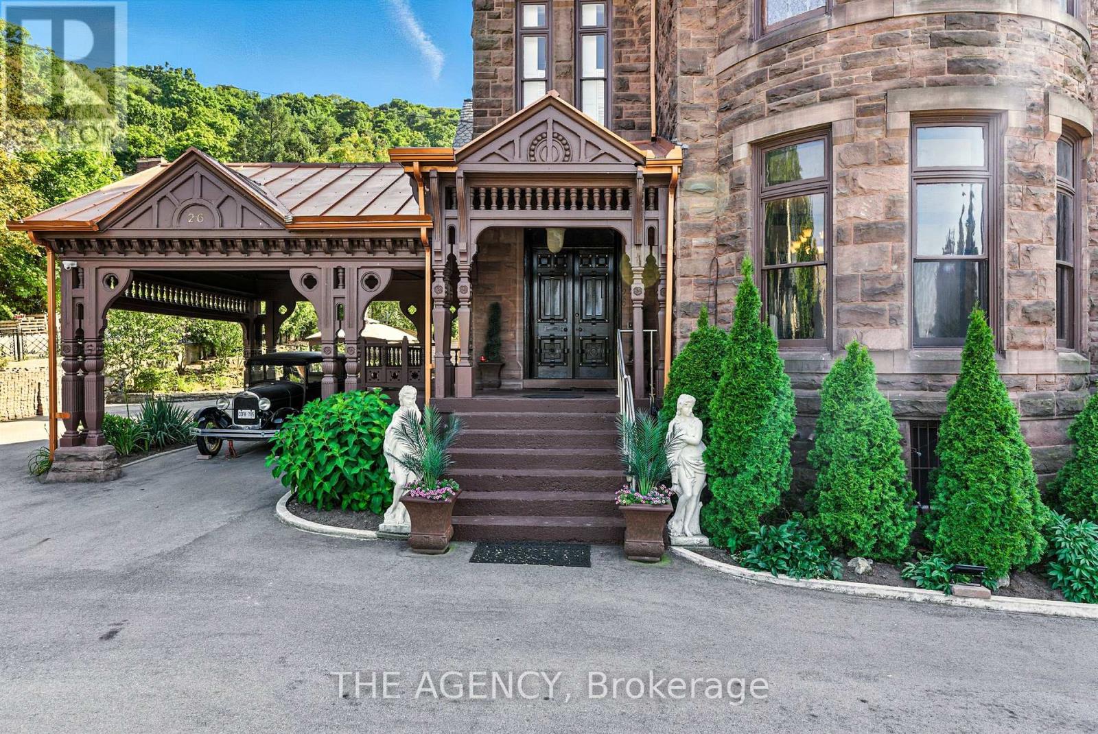 For sale: 26 RAVENSCLIFFE AVENUE, Hamilton (Durand), Ontario L8P3M4 ...