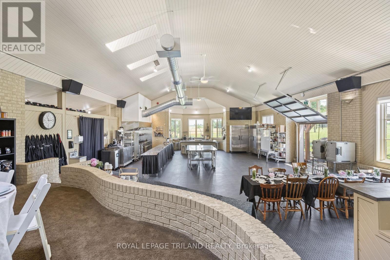 For sale: 29830 CENTRE ROAD, Adelaide Metcalfe, Ontario N7G3H7 ...