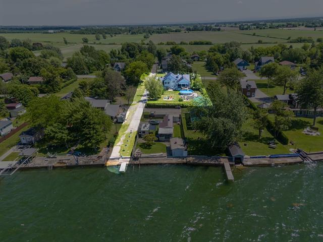 For sale: 29 Ch. du Bord-de-l'Eau, Sainte-Barbe, Quebec J0S1P0 ...