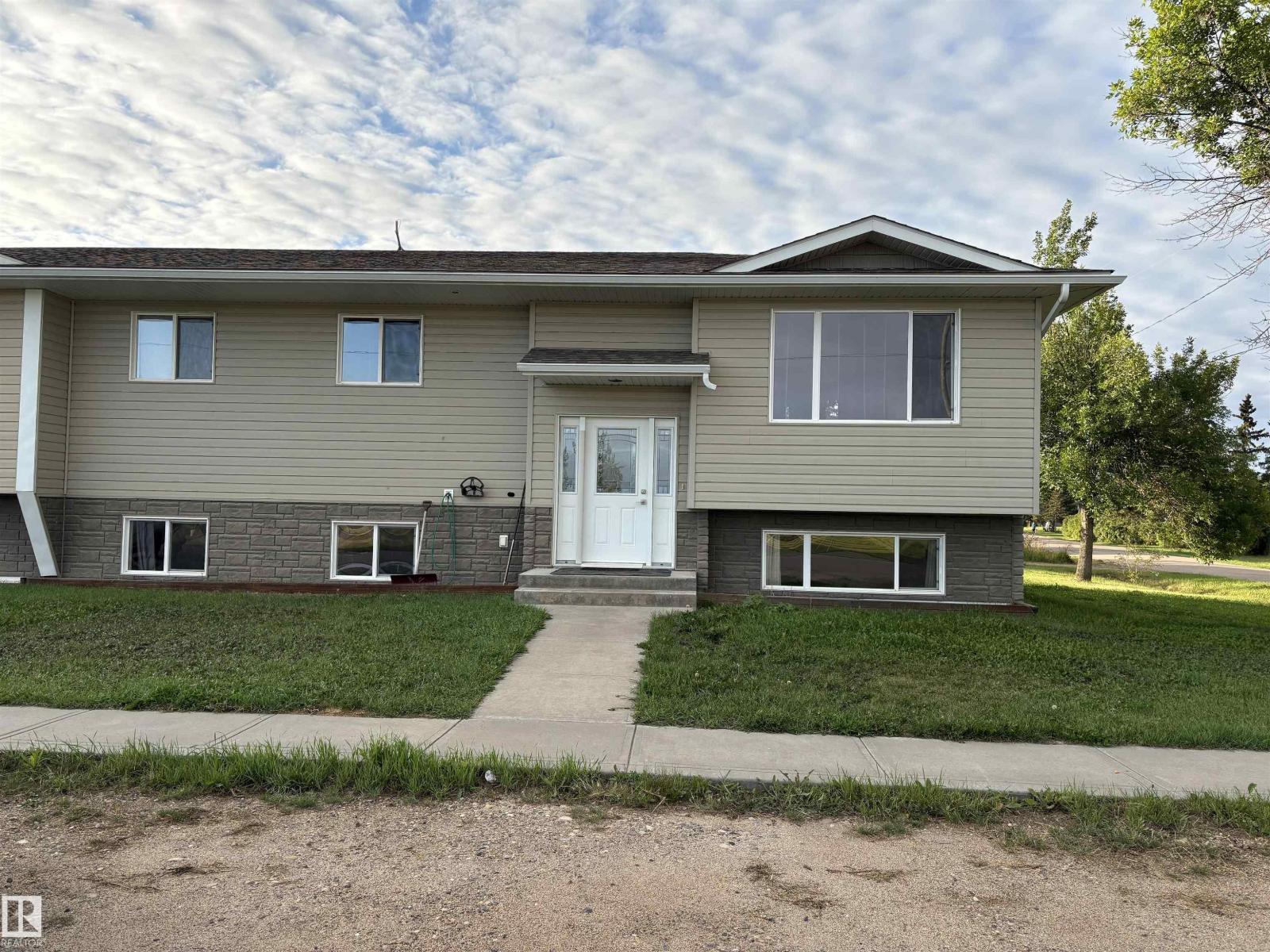 For sale: 5302 Railway AV, Elk Point, Alberta T0A1A0 - E4396708 ...