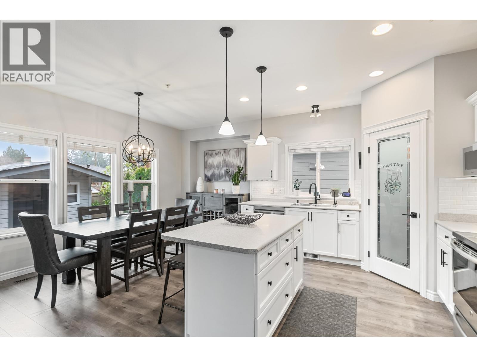 For sale: 118 21868 LOUGHEED HIGHWAY, Maple Ridge, British Columbia ...