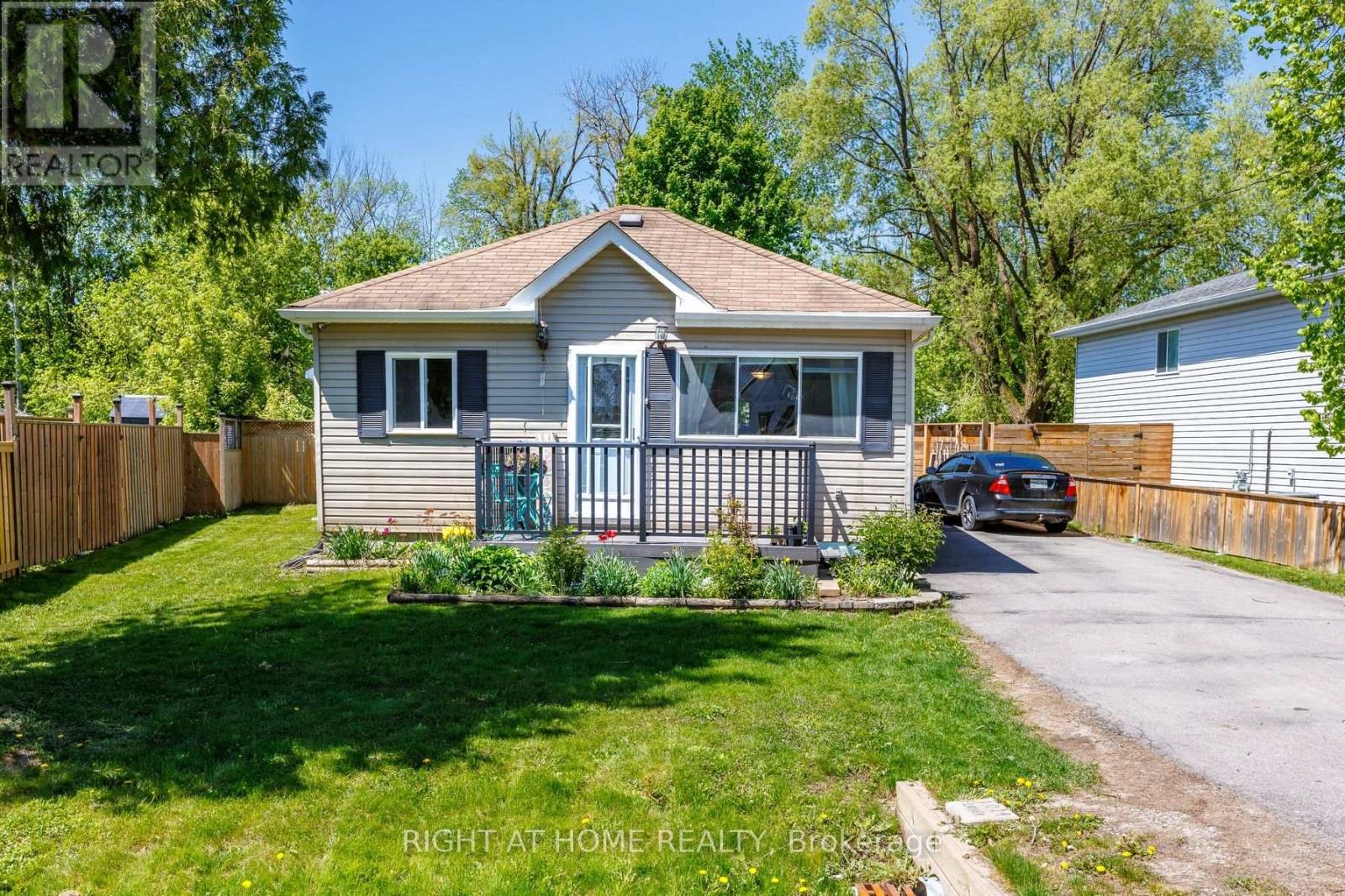 For sale: 1024 FERRIER AVENUE, Innisfil (Lefroy), Ontario L0L1W0 ...