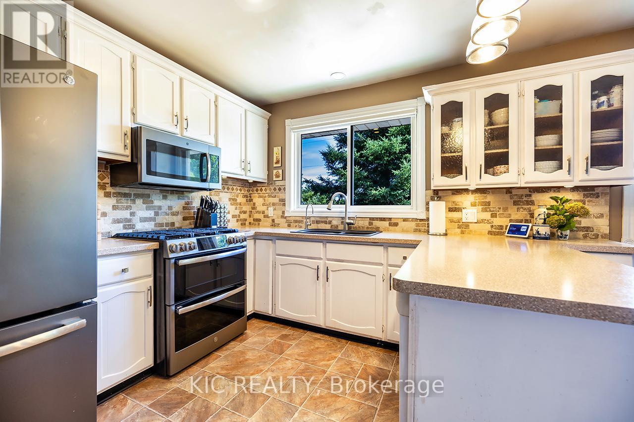 For sale: 812 FRANK HILL ROAD, Kawartha Lakes (Emily), Ontario K9J6X3 ...