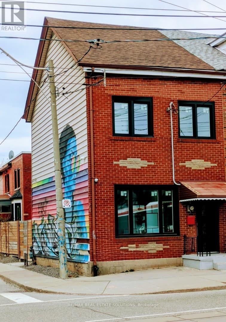 For rent: LOWER - 206 BATHURST STREET, Toronto (Trinity-Bellwoods ...